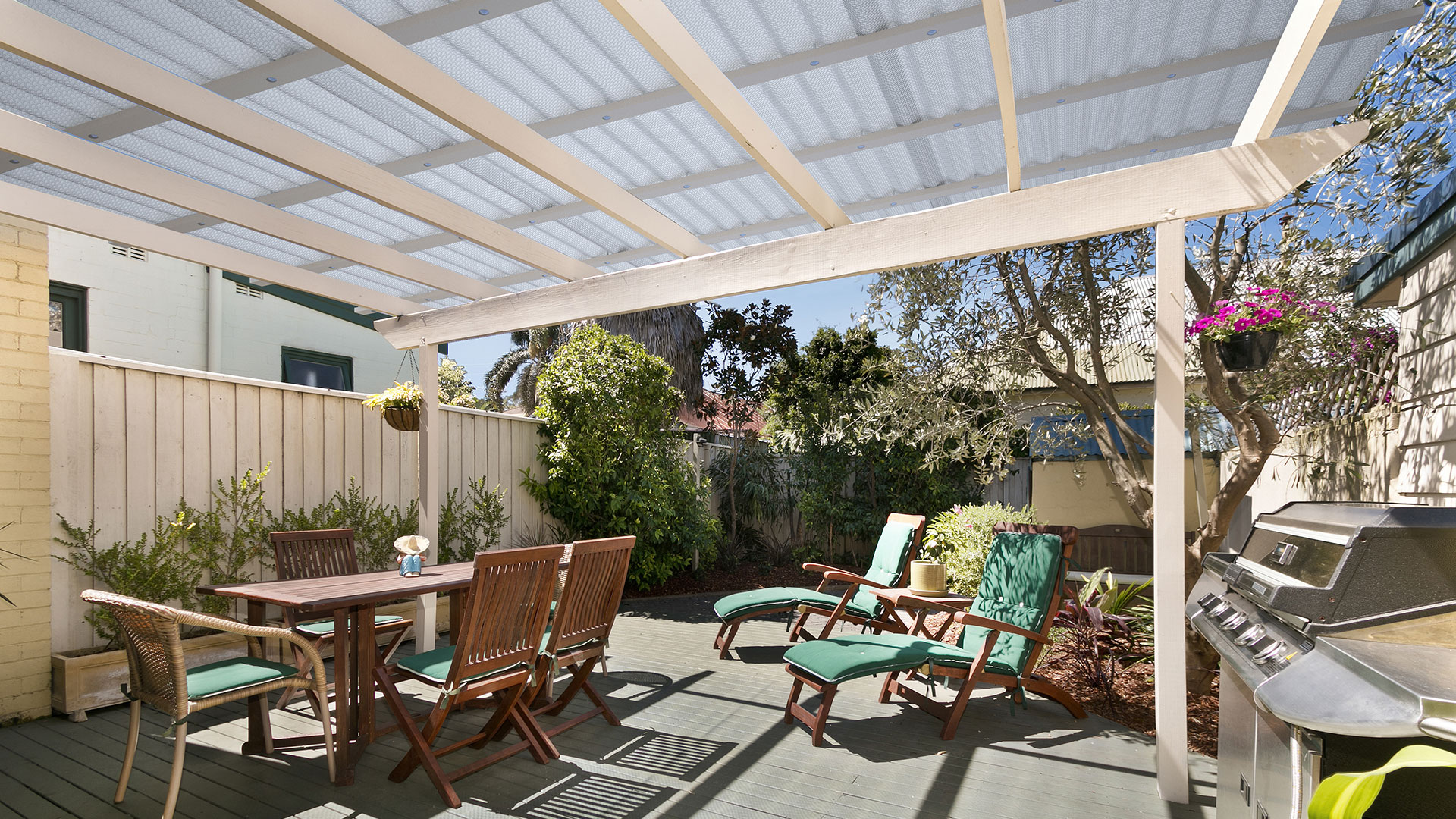 Cubierta De Patio Con Techado Suntuf Outdoor Patio With SUNTUF Roof